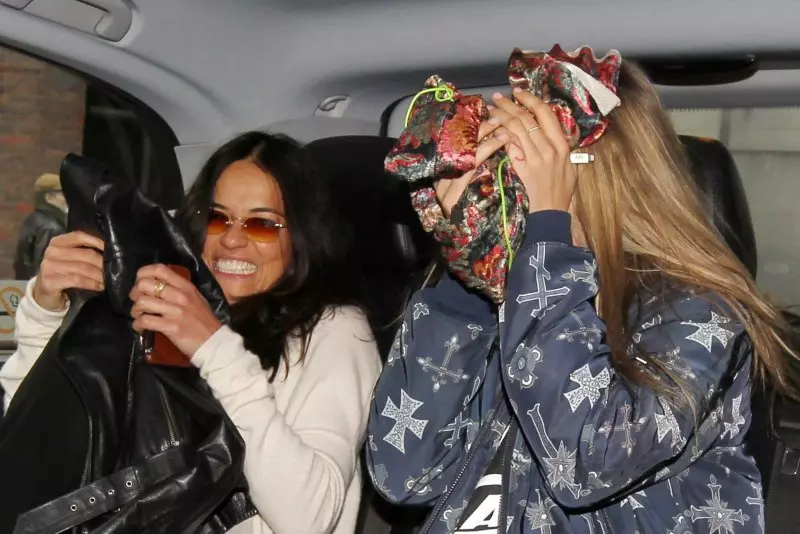 Michelle Rodriguez và Cara Delevingne