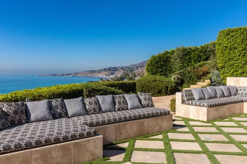 EXCLUSIF : Kylie Jenner paie 450 000 $ par mois pour louer le Malibu Mansion