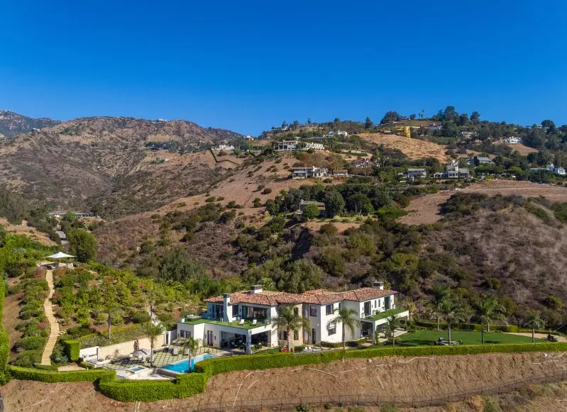 EXCLUSIF: Kylie Jenner paie 450 000 $ par mois pour louer 19 000 000 $ à Malibu Mansion qui appartenait auparavant à Yolanda Hadid. 17 mai 2019 Sur la photo : Kylie Jenner paie 450 000 $ par mois pour louer Malibu Mansion. Crédit photo : MEGA TheMegaAgency.com +1 888 505 6342 (Mega Agency TagID : MEGA422293_023.jpg) [Photo via Mega Agency]