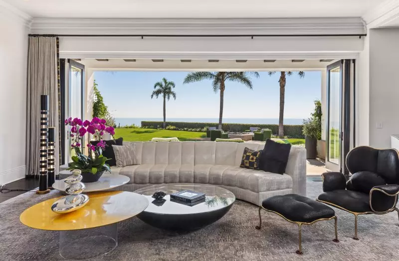 EXCLUSIF: Kylie Jenner paie 450 000 $ par mois pour louer 19 000 000 $ à Malibu Mansion qui appartenait auparavant à Yolanda Hadid. 17 mai 2019 Sur la photo : Kylie Jenner paie 450 000 $ par mois pour louer Malibu Mansion. Crédit photo : MEGA TheMegaAgency.com +1 888 505 6342 (Mega Agency TagID : MEGA422293_023.jpg) [Photo via Mega Agency]