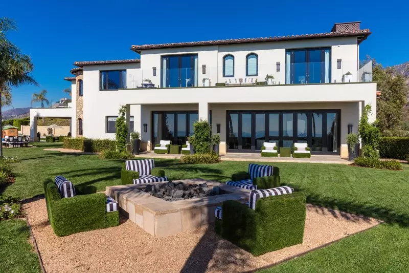 EXCLUSIF: Kylie Jenner paie 450 000 $ par mois pour louer 19 000 000 $ à Malibu Mansion qui appartenait auparavant à Yolanda Hadid. 17 mai 2019 Sur la photo : Kylie Jenner paie 450 000 $ par mois pour louer Malibu Mansion. Crédit photo : MEGA TheMegaAgency.com +1 888 505 6342 (Mega Agency TagID : MEGA422293_023.jpg) [Photo via Mega Agency]