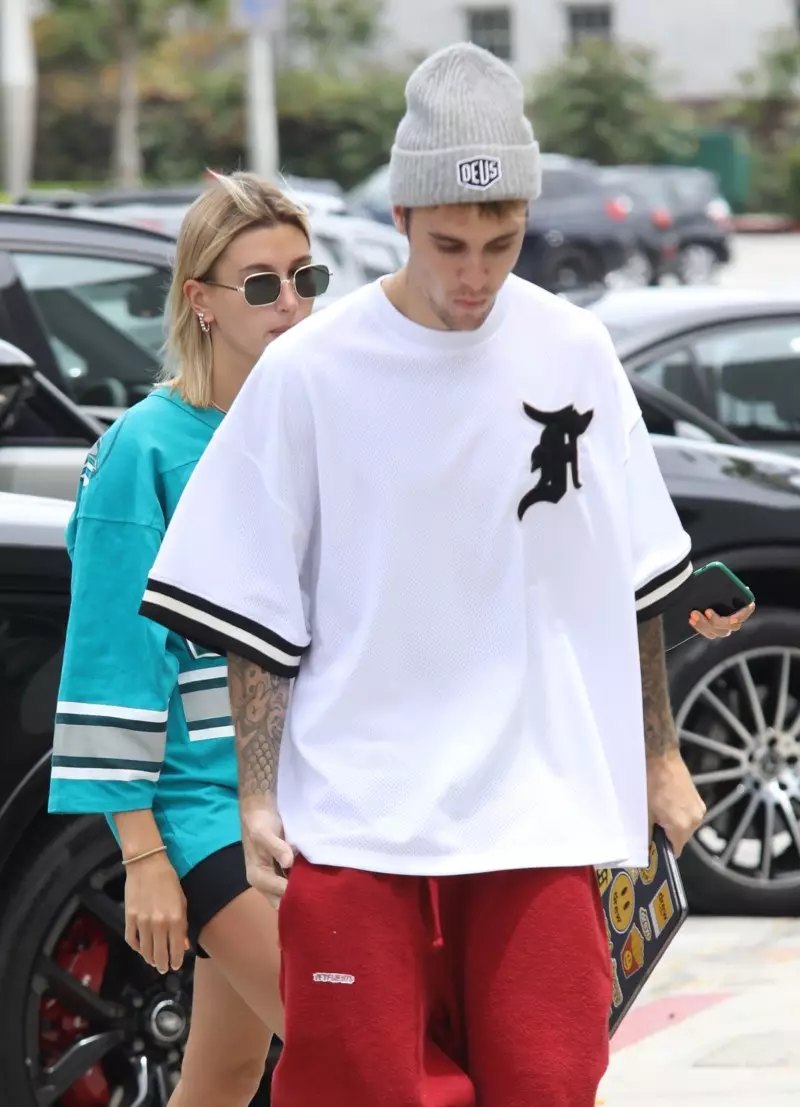 Justin Bieber a Hailey Baldwin na spoločnej chôdzi fotia manželský vzťah