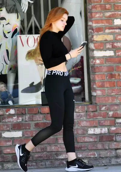 Ariel Winter Toned Tummy Workout jia