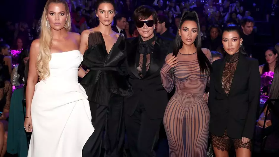 kardashian ailesi bir etkinlikte birlikte