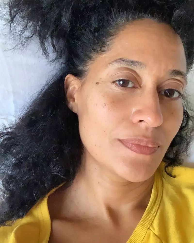 Tracee Ellis Ross Famuloj Ne Portantaj Ŝminkon