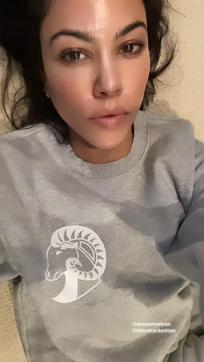 Kourtney Kardashian Ŝminko Senpaga Sen Ŝminko