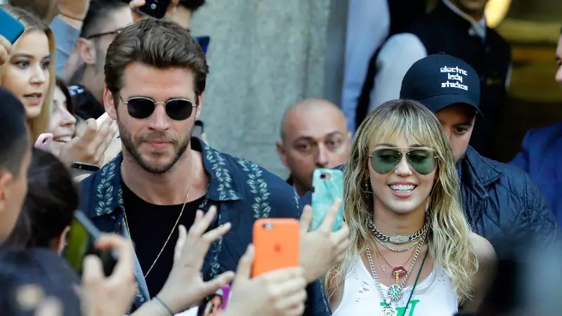 Miley Cyrus Liam Hemsworth Mandarin Hotel