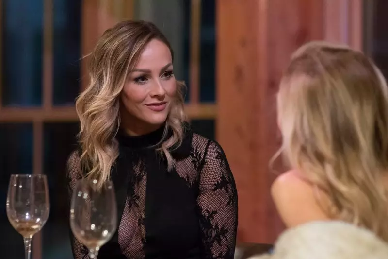 Bachelorette Clare Crawley vypadá vážně na bakalářských zimních hrách