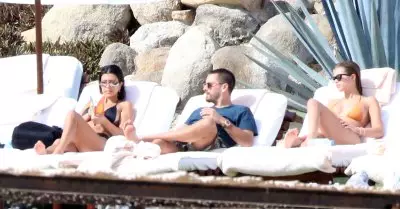 Kourtney Kardashian témbal Disick Sofia Richie vacationing di Mexico