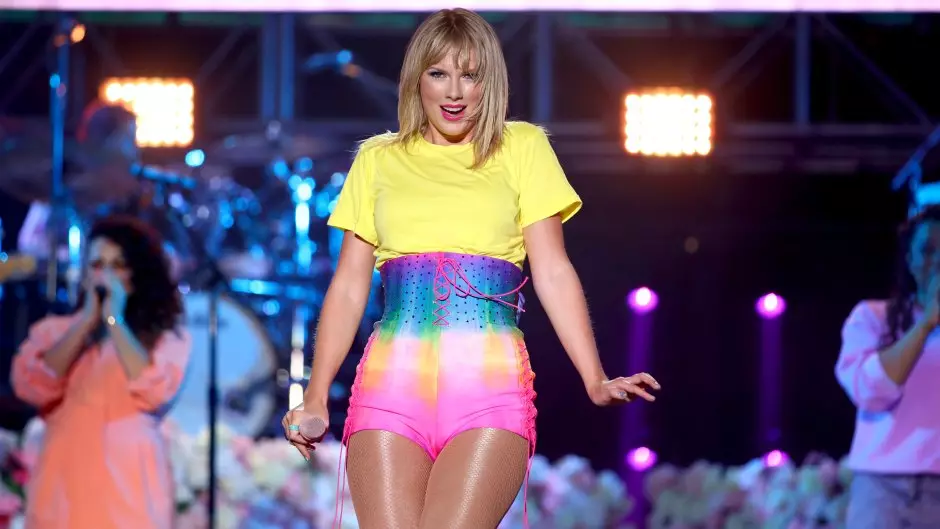 Taylor Swift On Stage geltoni marškinėliai Rainbow Skirt naujas albumas