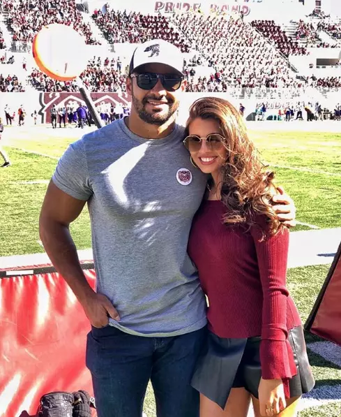 Bachelor Clay Harbour et Angela Amezcua relation de football