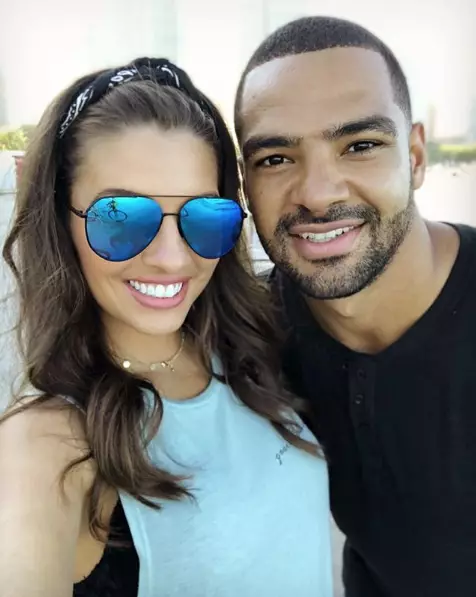 Solteiro Clay Harbor e Angela Amezcua namoro selfie relacionamento