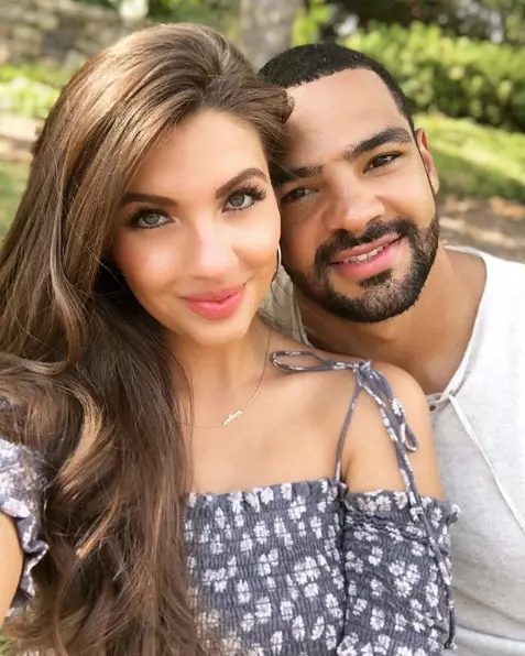 Relacionamento Bacharel Clay Harbor e Angela Amezcua