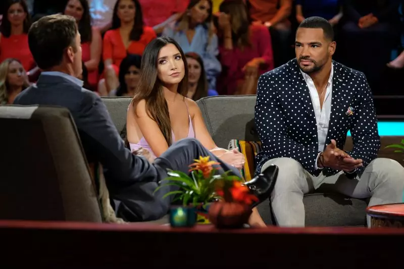 Clay Harbor afslører, da han mistede tilliden til sit forhold til Nicole Lopez Alvar på Bachelor in Paradise