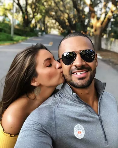 I-Bachelor Clay Harbor no-Angela Amezcua bayaqabulana