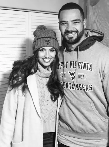 Bachelor Clay Harbor og Angela Amezcua krammer foto vest virginia