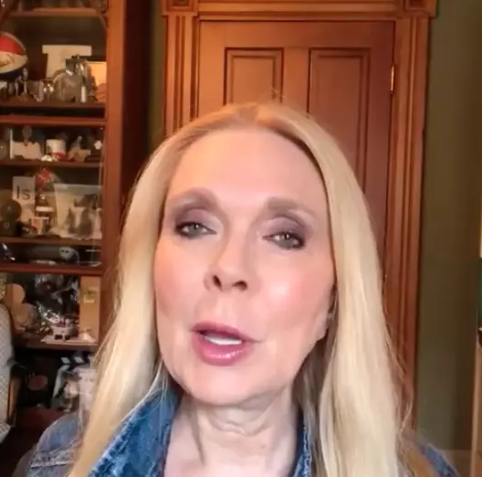 Debra Danielsen, „Instagram“.