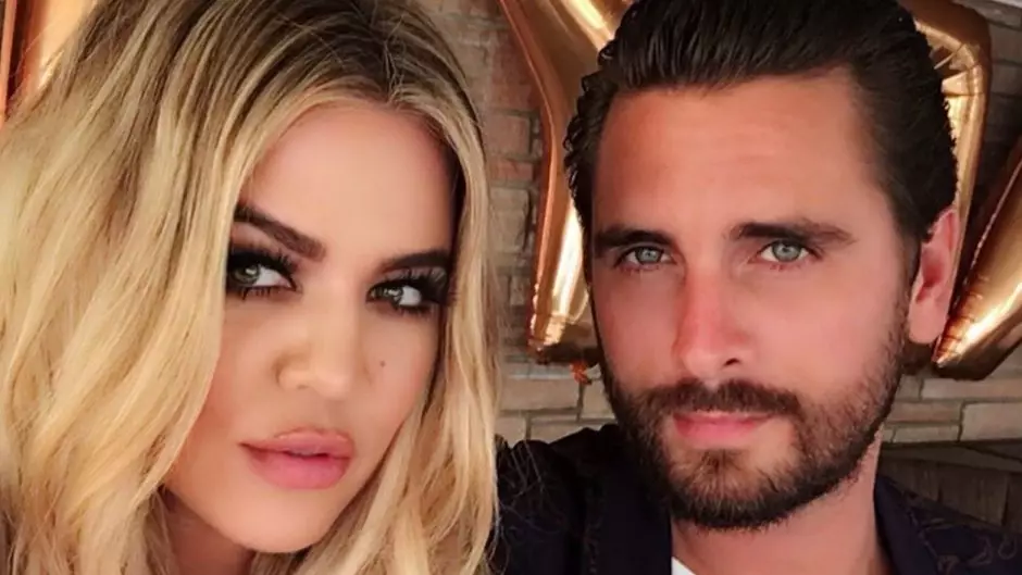 Khloe Kardashian og Scott Disick sitja fyrir á Selfie