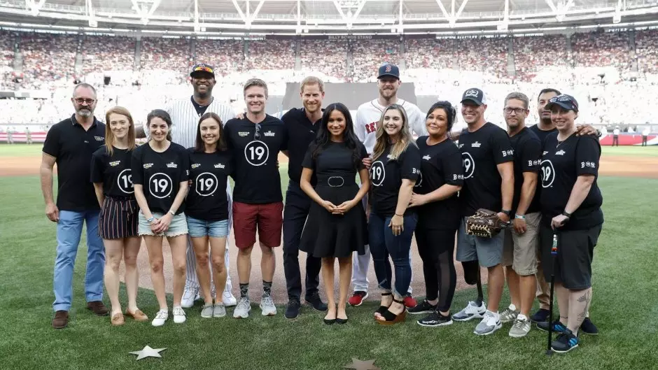 Meghan Markle og Harry prins í Yankees vs Red Sox leik í London