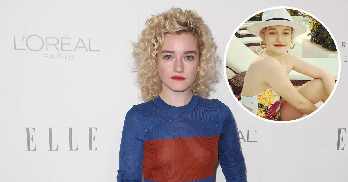 Zithunzi za Julia Garner Bikini: Zithunzi Zake Zotentha Kwambiri Zosambira