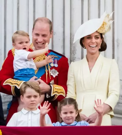 El príncep Lluís, el príncep Jordi, el príncep Guillem, duc de Cambridge, la princesa Charlotte i Catherine, duquessa de Cambridge apareixen al balcó durant Trooping The Colour, la desfilada anual de l'aniversari de la reina, el 8 de juny de 2019 a Londres, Anglaterra.