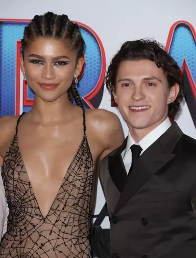 Glanfhiúntas Zendaya: Mar a Dhéanann Aisteoir Airgid, Tuarastal Fear Spider Tom Holland