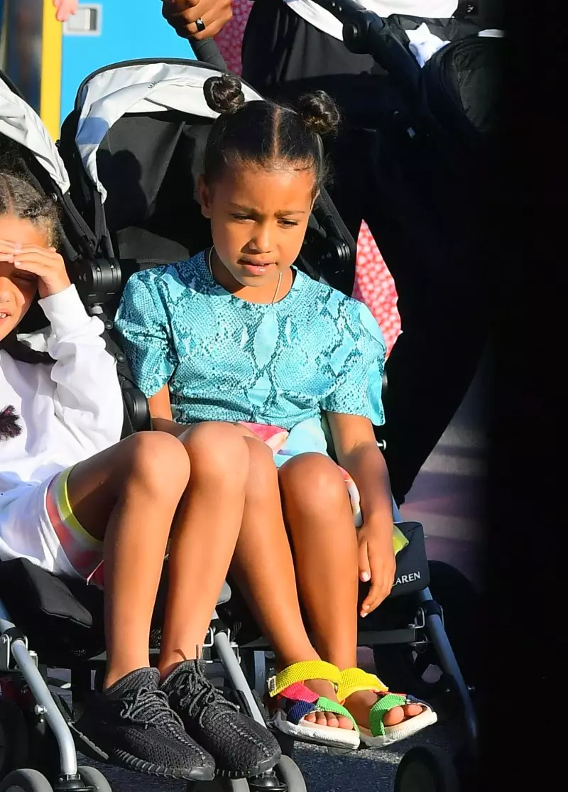 ** ΙΣΧΥΕΙ ΑΠΟΚΛΕΙΣΤΙΚΗ ΤΙΜΗ PREMIUM ** Η Kourtney Kardashian και ο Scott Disick γιορτάζουν τα 7α γενέθλια της κόρης τους Penelope στην Disneyland