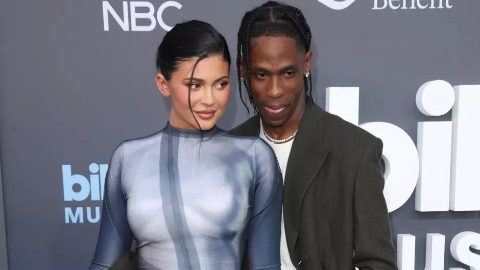 Kylie Jenner i Travis Scott assisteixen junts als Billboard Music Awards 2022! Veure fotos de la catifa vermella