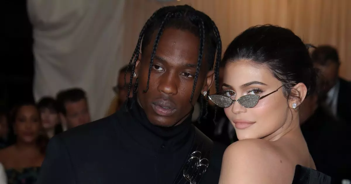 Vzácne fotografie PDA Kylie Jenner a Travisa Scotta na pláži: Obrázky