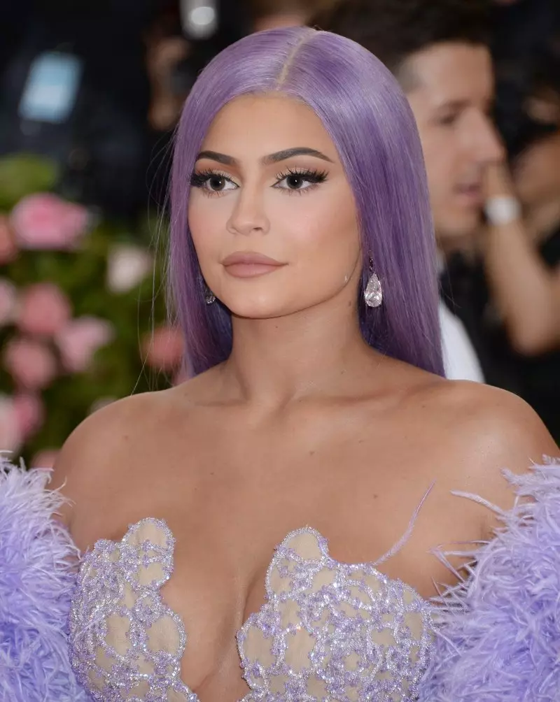 Yipada Ohun Up! Ohun gbogbo ti Kylie Jenner ti Sọ Nipa Orukọ Tuntun Ọmọ Rẹ