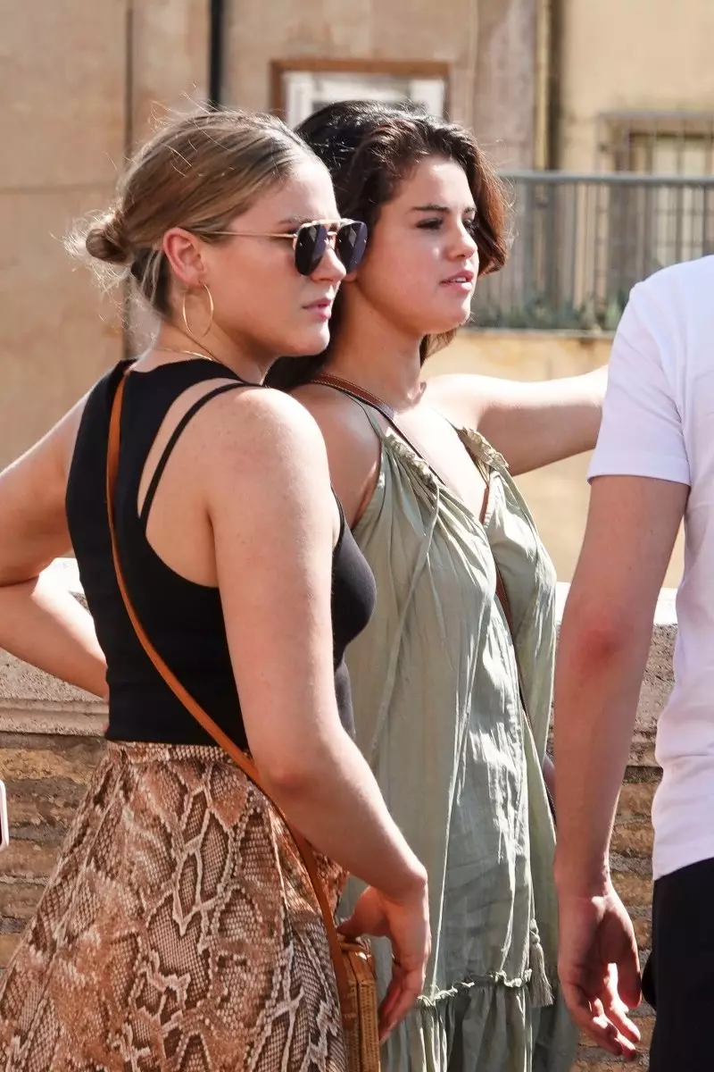 Selena Gomez Abito lungo verde senza reggiseno a Roma Italia