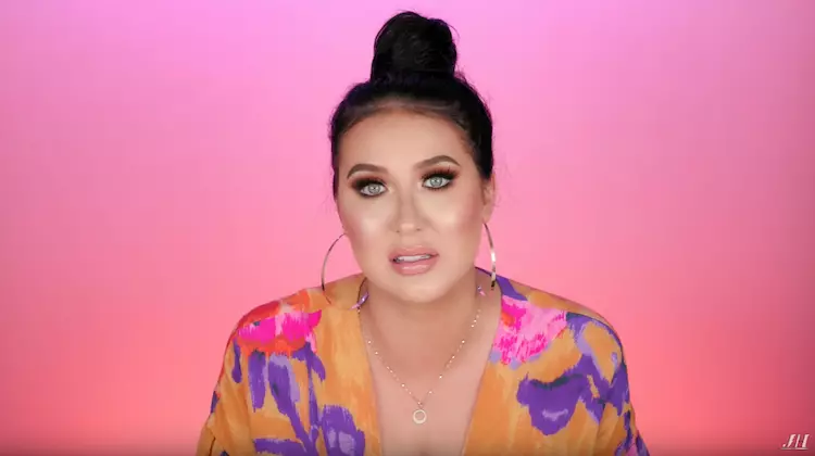 Jaclyn Hill pirmais YouTube videoklips kopš lūpu krāsas izlaišanas