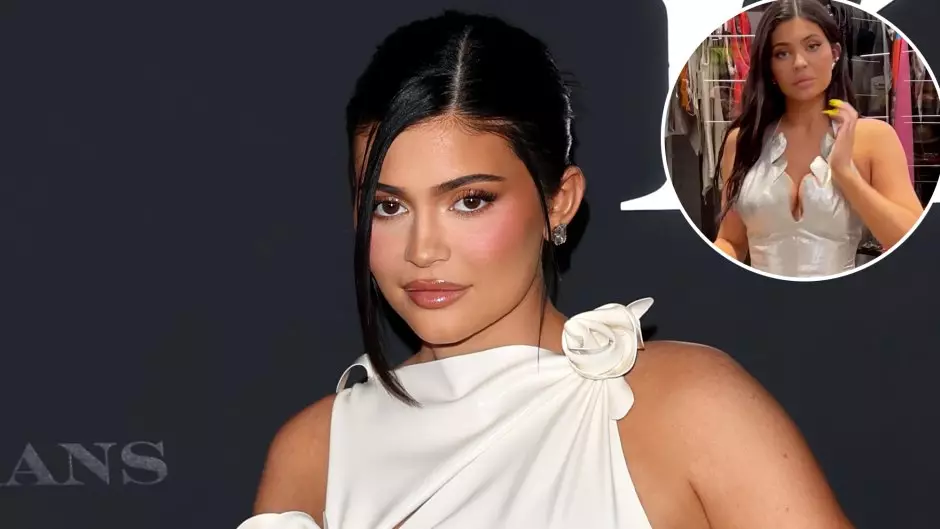 그녀는 반짝입니다! Kylie Jenner, 섹시한 은색 홀터넥 탑으로 브래지어를 벗다 : 사진보기