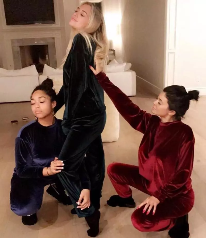 Melihat Ganda! Setiap Kali Kylie Jenner dan BFF Stassie Mengenakan Pakaian Yang Cocok: Gambar