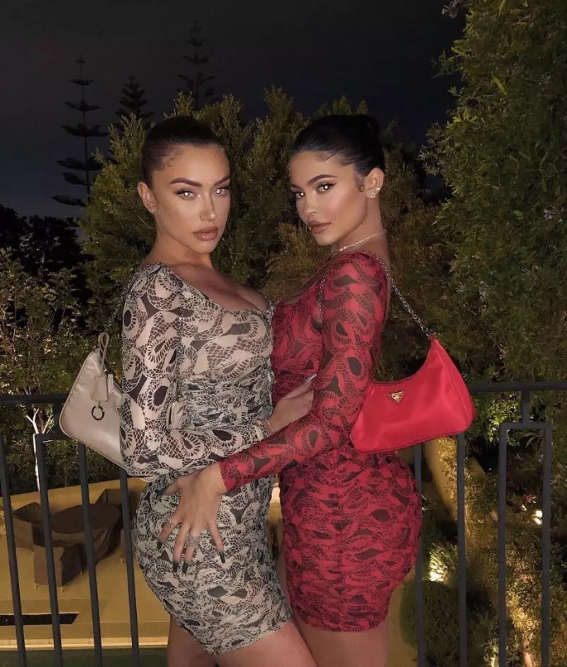 Wè Double! Chak fwa Kylie Jenner ak BFF Stassie te mete abiman matche: Foto