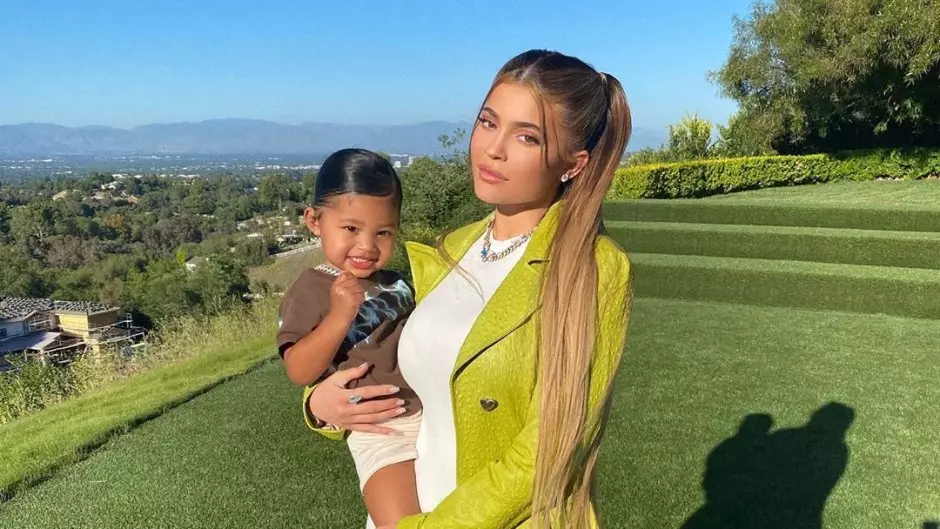 Stormi Webster ja Kylie poseerivad Scotti sünnipäeval koos