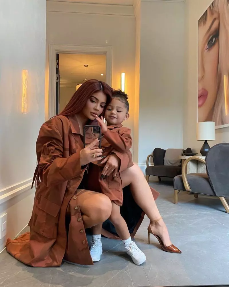 Kylie Jenner และ Stormi Webster Photos