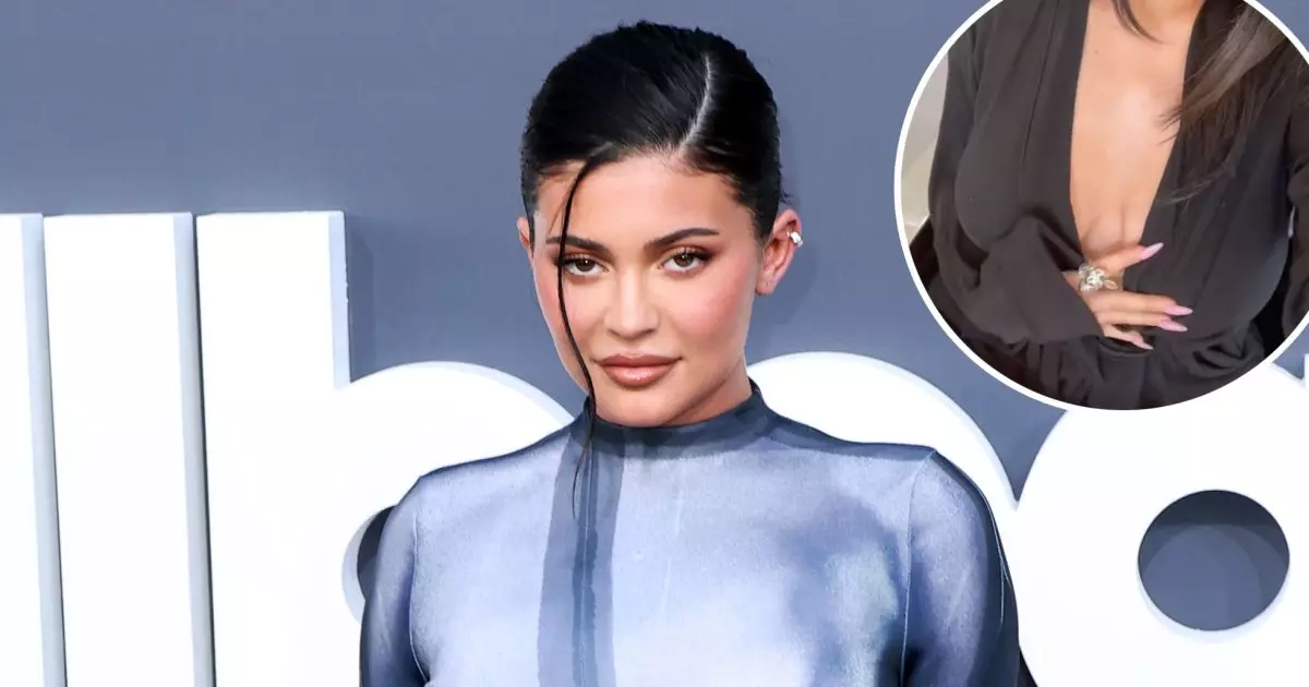 Lemari Pakaian Kylie Jenner Rusak Saat Tanpa Bra di Video TikTok