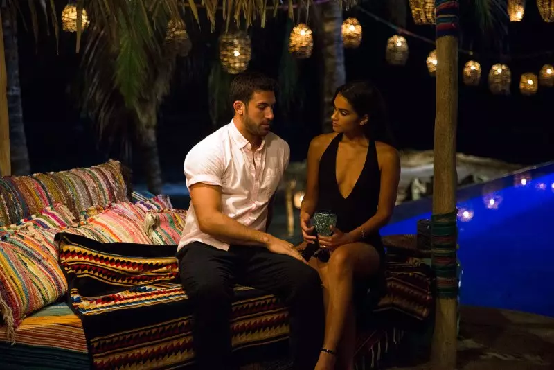 Taylor Nolan y Derek Peth Bachelor in Paradise Parejas que se comprometieron