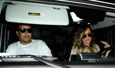 Khloe Kardashian og French Montana á flugvelli