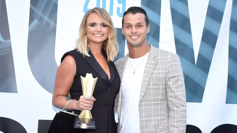 Miranda Lambert og Brendan Mcloughlin ACM æres i Nashville Red Carpet Photos