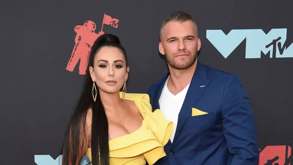 جيني فارلي جيرسي شور JWoww و Zack Clayton Carpinello 2019 جوائز VMA السجادة الحمراء PDA