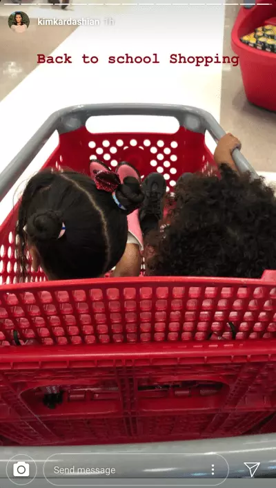 Kim Kardashian's Kids Chi ug Saint West Shopping sa usa ka Target Cart