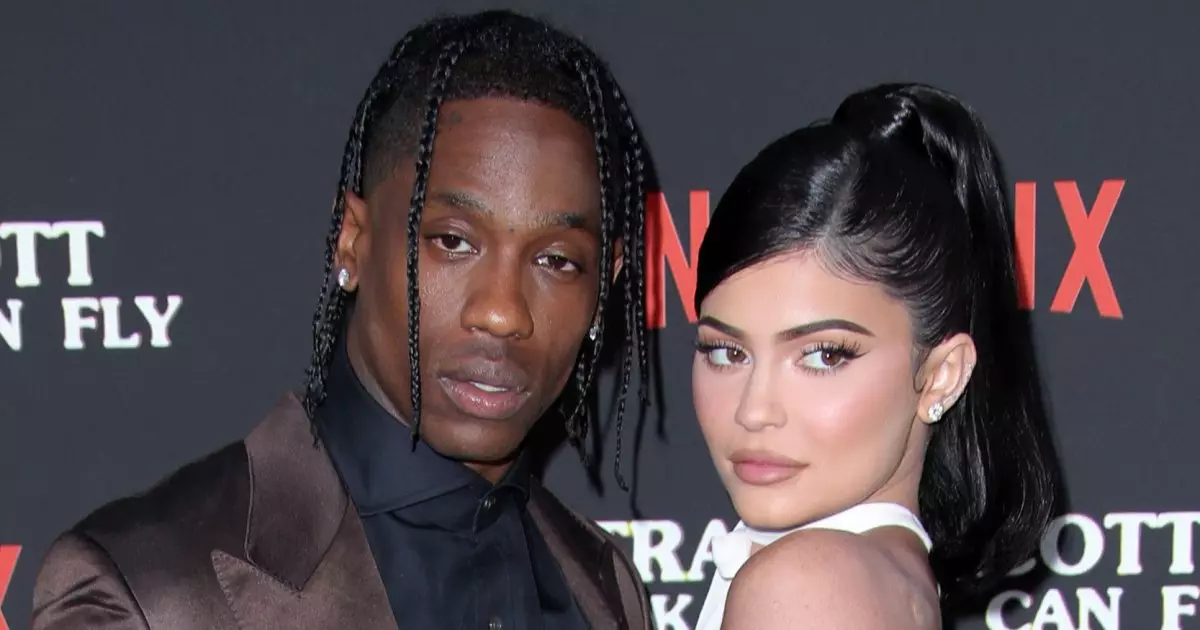 Keluarga Kardashian Jenner Mengucapkan Selamat Hari Lahir kepada Travis Scott