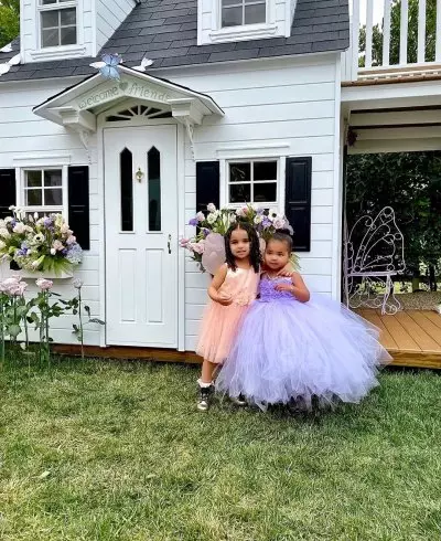 Dream Kardashian in True Thompson se družita na zabavi Stormi Webster