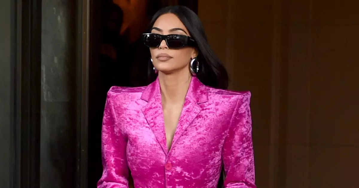 Kim Kardashian Thamani Halisi: Jinsi Nyota wa 'KUWTK' Anavyotengeneza Pesa