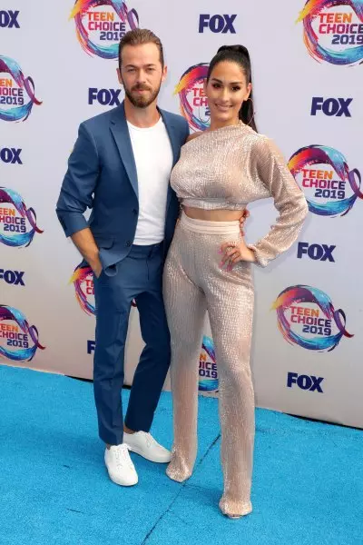 Na alu Nikki Bella e 'fa'ate'ia le BF Artem Chigvintsev ile 'DWTS' Fa'ai'u.