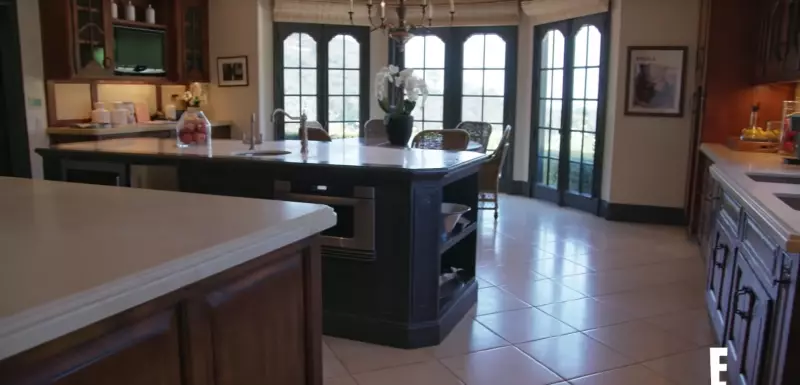 Scott Disick kaj Sofia Richie Malibu Mansion Kitchen