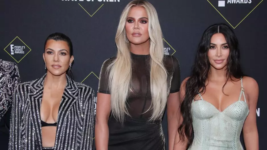 Kardashian-Jenners သည် Mommy-Shamers ကို လက်ခုပ်တီးခဲ့သည် အကြိမ် 20