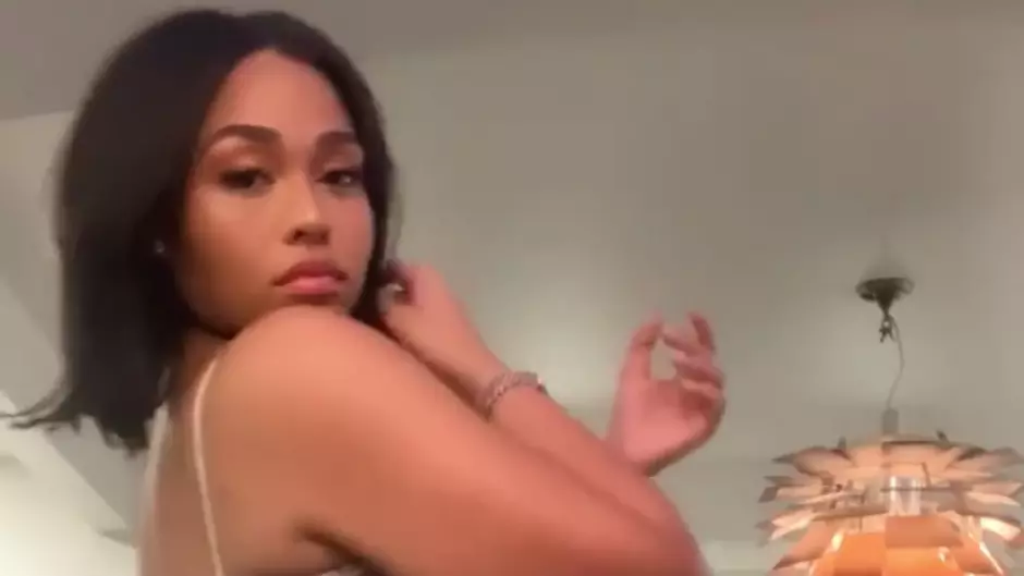 Jordyn Woods amin'ny akanjo bibilava